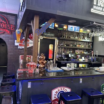 BRICK HOUSE BAR & GRILL - Updated December 2024 - 109 Photos & 55 ...