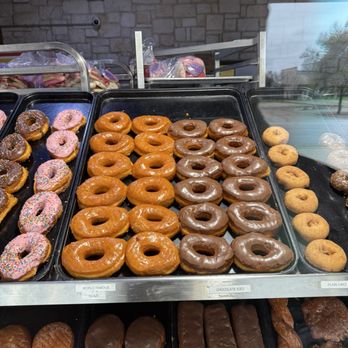 ROUND ROCK DONUTS - Updated February 2025 - 2442 Photos & 3388 Reviews ...