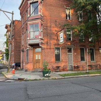 ALE HOUSE - Updated October 2025 - 69 Photos & 83 Reviews - 680 River ...