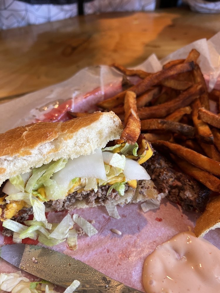 FAT CLARENCE’S PUB AND GRUB - Updated October 2024 - 48 Photos & 61 ...