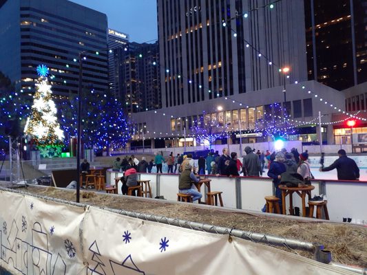 THE DOWNTOWN DENVER RINK AT SKYLINE PARK - Skating Rink in Denver ...