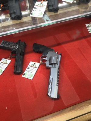 FIN FEATHER FUR OUTFITTERS - MIDDLEBURG HEIGHTS - 32 Photos & 31 ...