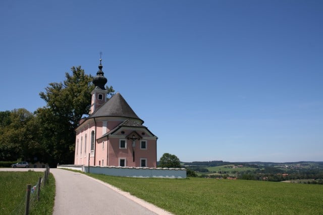 WAHLFAHRTSKIRCHE AUF DEM MÜHLBERG - Mühlbergweg, Waging, Bayern ...