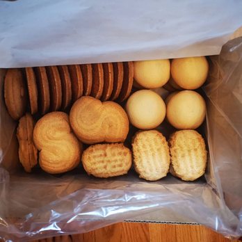 BINDI DESSERT - Updated December 2025 - 10 Photos - 630 Belleville ...