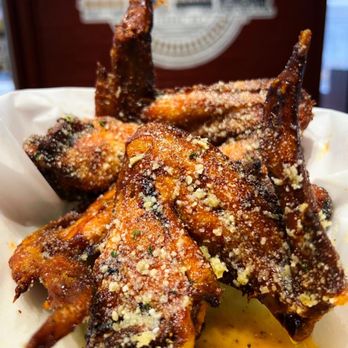 OFF THE RAILS BARBEQUE & DRAFTHOUSE - Updated July 2024 - 84 Photos ...