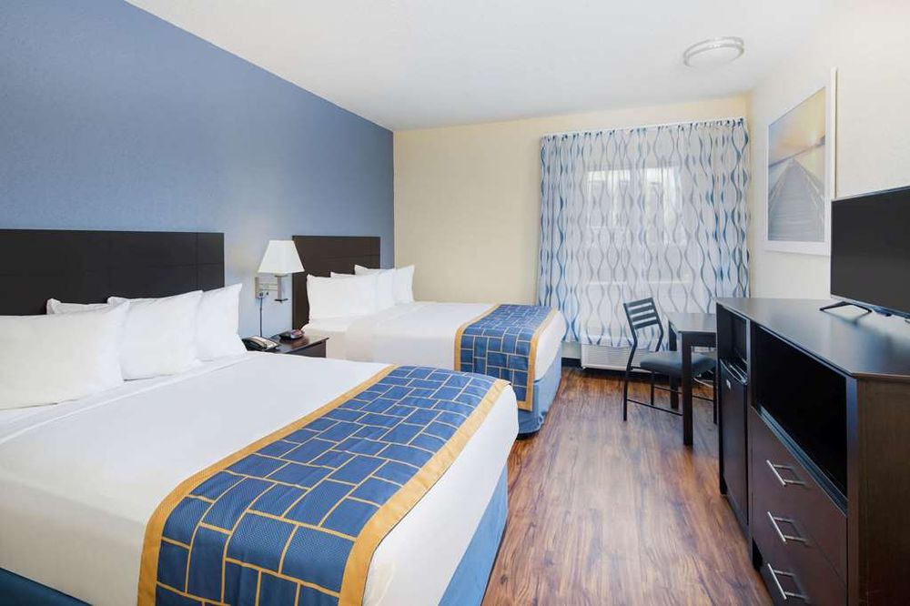 DAYS INN BY WYNDHAM MACON - Updated June 2025 - 39 Photos - 3950 River ...