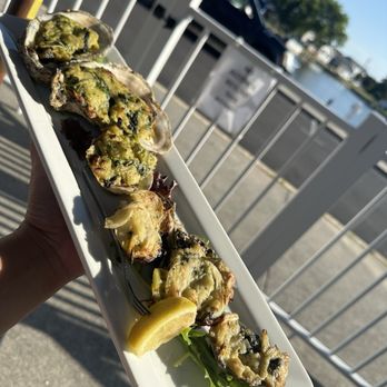 FINS ALE HOUSE & RAW BAR - WEST FENWICK - Updated October 2025 - 53 ...