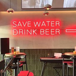 TAYLIGHT LOCAL CRAFT BEER & KITCHEN - Updated December 2025 - 76 Photos ...