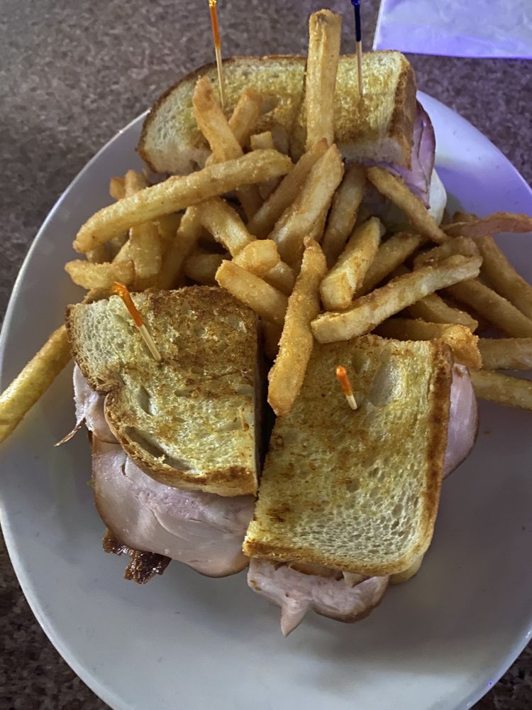 BUCK CAFE BAR RESTAURANT & LOUNGE - Updated May 2025 - 18 Photos - 2620 ...