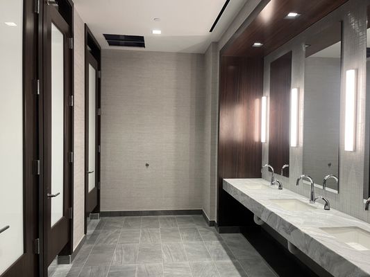 COMERICA BANK - Updated December 2025 - 17 Cowboys Way, Frisco, Texas ...