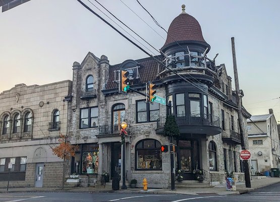 LARA BLY DESIGNS - Updated March 2025 - 202 E 3rd St, Fountain Hill ...