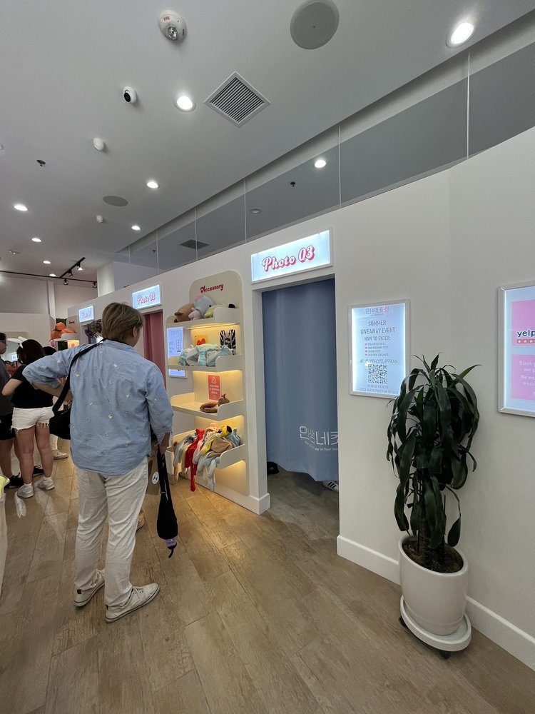 LIFE FOUR CUTS STICKER PHOTO BOOTH - 6940 Beach Blvd, Buena Park ...