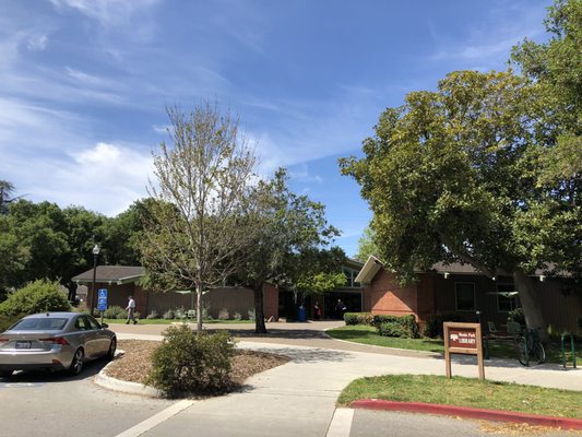 MENLO PARK LIBRARY - Updated October 2025 - 48 Photos & 72 Reviews ...