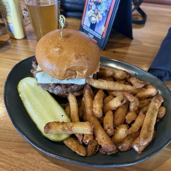 HOPMONK TAVERN - NOVATO - Updated July 2025 - 693 Photos & 859 Reviews ...