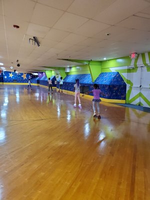 UNITED SKATES OF AMERICA - 11 Photos & 22 Reviews - Skating Rinks ...