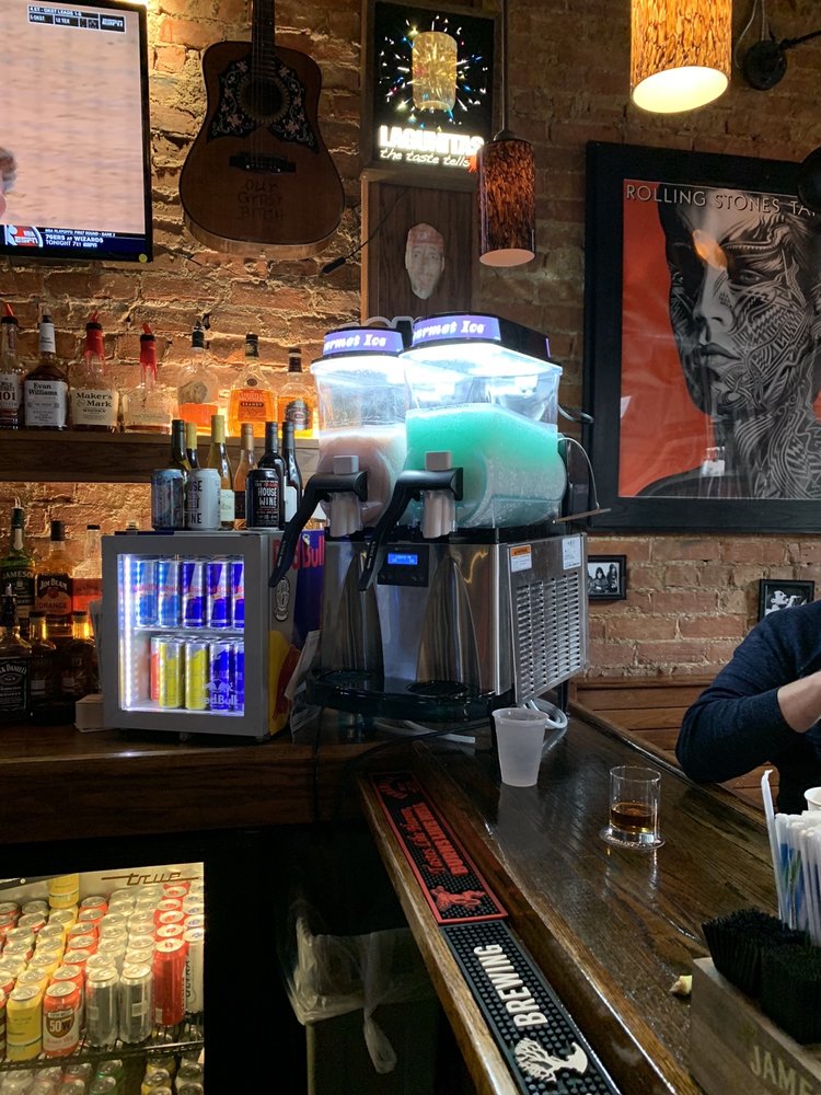 GYPSY’S MAINSTRASSE - 43 Photos & 39 Reviews - Dive Bars - 641 Main St ...