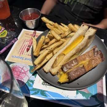 FUSE SPORTS BAR - Updated July 2025 - 250 Photos & 299 Reviews - 2800 ...