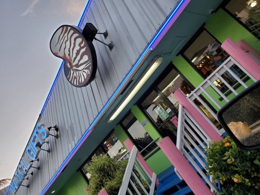 SHELL WORLD - Updated October 2024 - 177 Photos & 101 Reviews - 97600 ...