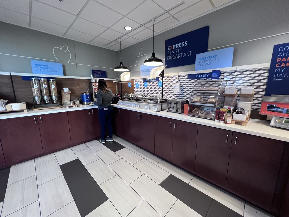 HOLIDAY INN EXPRESS & SUITES RENO AIRPORT - Updated October 2025 - 115 ...