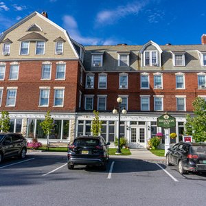 LILAC INN - Updated October 2025 - 44 Photos & 20 Reviews - 53 Park St ...