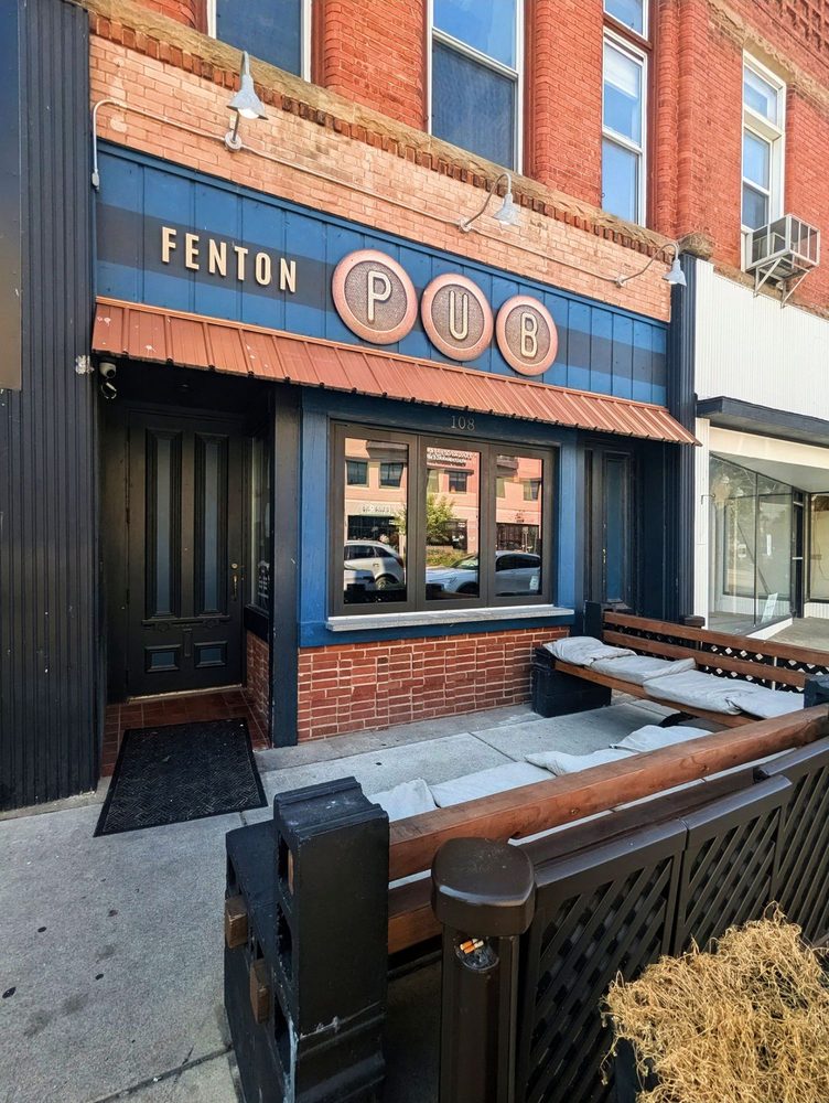 THE FENTON PUB - Updated November 2025 - 17 Reviews - 108 S Leroy St ...