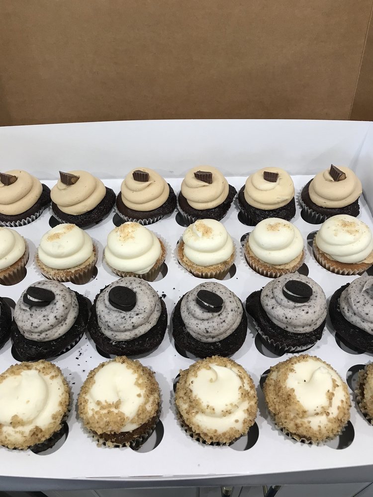 SUGAR MAMAS CAKES AND BAKERY - 47 Photos & 16 Reviews - Bakeries - 2408 ...