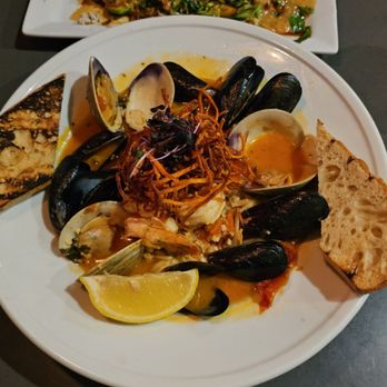 BREW FISH BAR AND EATERY - Updated April 2025 - 205 Photos & 325 ...