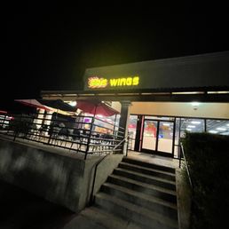 CD’S WINGS - WESTMINSTER - Updated August 2025 - 213 Photos & 479 ...