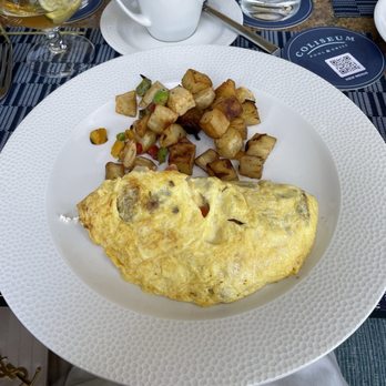 COLISEUM POOL AND GRILL - Updated April 2025 - 1464 Photos & 594 ...