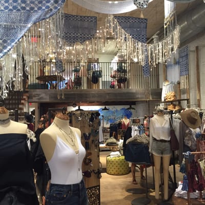 FREE PEOPLE - Updated December 2025 - 25 Reviews - 1625 Walnut St ...