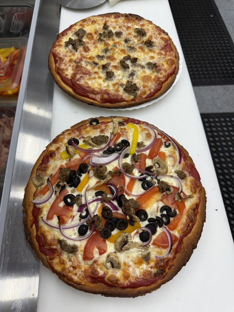 STANGO’S PIZZA PARLOR - Updated October 2025 - 41 Photos - 208 S Oakes ...