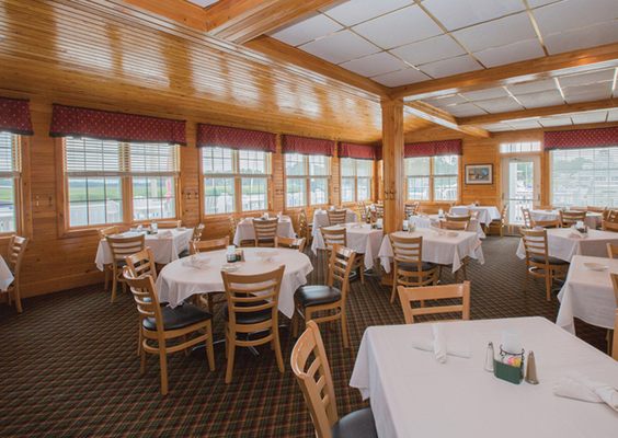 SMITHFIELD STATION WATERFRONT INN RESTAURANT - Updated November 2024 ...