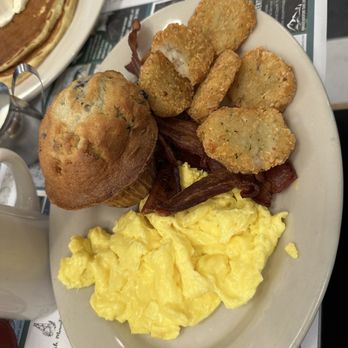 LOU’S RESTAURANT & BAKERY - Updated August 2024 - 238 Photos & 402 ...