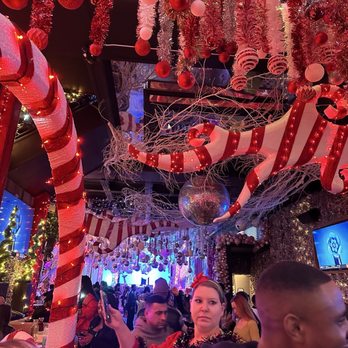 SANTA’S SECRET TREEHOUSE - Updated November 2025 - 10 Photos - 149 W ...