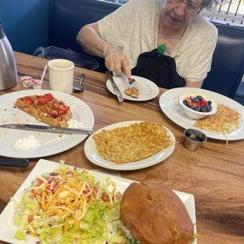 REY MIMOSA BREAKFAST AND LUNCH - Updated August 2024 - 119 Photos & 111 ...