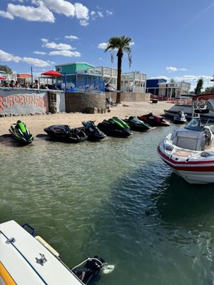 ROADRUNNER RESORT FLOATING DOCK BAR - Updated April 2025 - 50 Photos ...