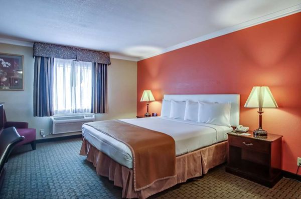 HOWARD JOHNSON HOTEL & SUITES BY WYNDHAM RESEDA - Updated January 2026 ...