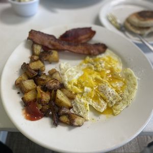 THE DUGOUT CAFE - Updated December 2025 - 16 Photos & 17 Reviews - 789 ...