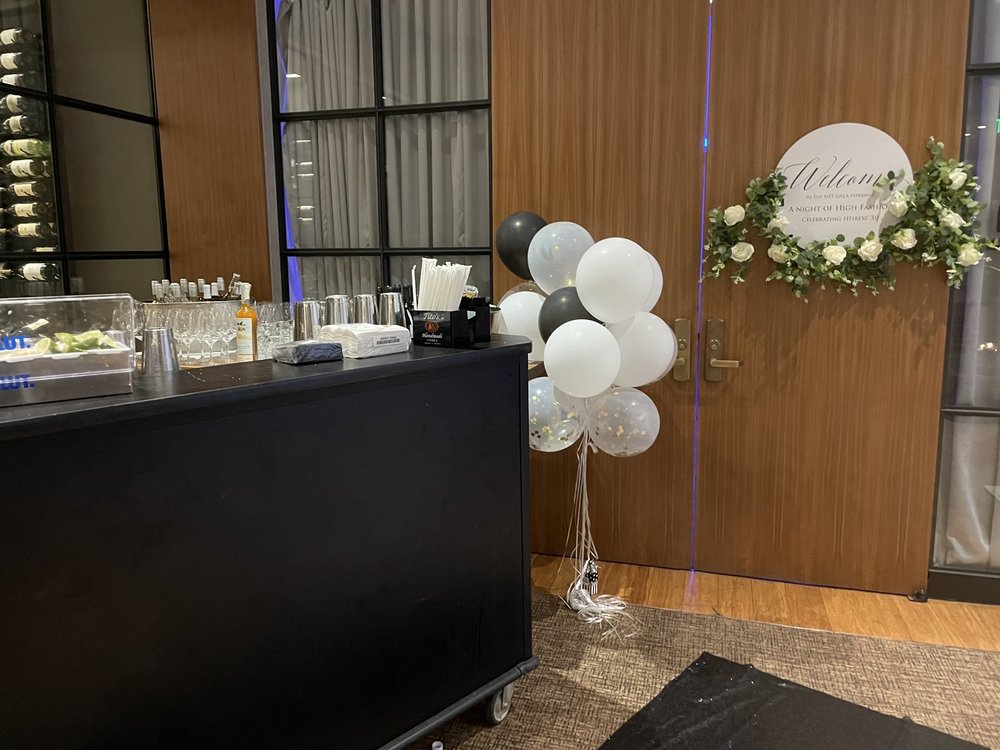 THE J HOUSE GREENWICH - 220 Photos & 166 Reviews - 1114 E Putnam Ave ...