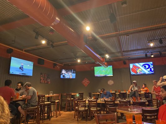 HOOTERS - Updated September 2024 - 74 Photos & 133 Reviews - 10620 ...