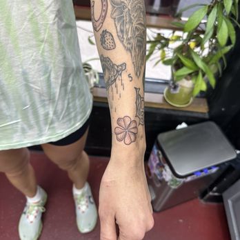 HEEBEE JEEBEES TATTOOS - Updated December 2025 - 123 Photos & 51 Reviews - 318 E Colorado Ave ...