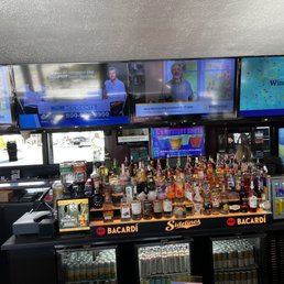 SIDELINES SPORTSBAR & GRILL - Updated July 2025 - 63 Photos & 181 ...