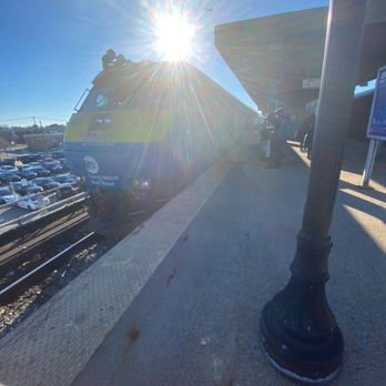 LIRR BABYLON - Updated December 2025 - 13 Photos - Railroad Ave ...