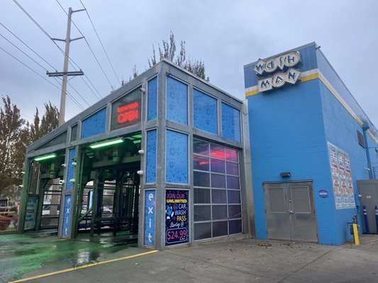 WASHMAN CAR WASH - AIRPORT WAY - Updated January 2025 - 52 Photos & 51 ...