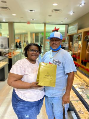 MR GOLDMAN & SONS - Updated 05/2025 - 32 Photos - 6401 Bluebonnet Blvd ...