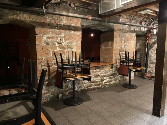 BEERHIVE PUB - Updated January 2025 - 459 Photos & 505 Reviews - 128 S ...