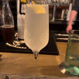 ROE. RAW OYSTER BAR & STEAK - Updated October 2025 - 82 Photos & 87 ...