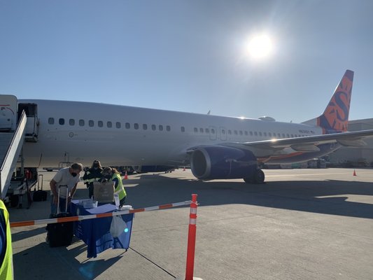 SIGNATURE FLIGHT SUPPORT LAX - Updated December 2025 - 10 Photos - 6201 ...