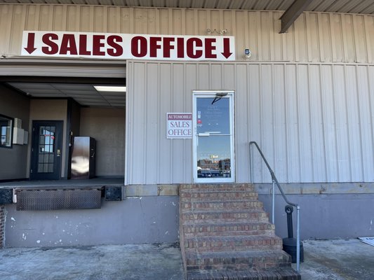 CIRCLE C AUTO SALES - Updated November 2025 - 15 Photos - 483 Lovers Ln ...