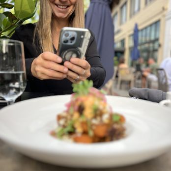 NINETEEN 61 - Updated December 2025 - 1001 Photos & 708 Reviews - 215 E ...